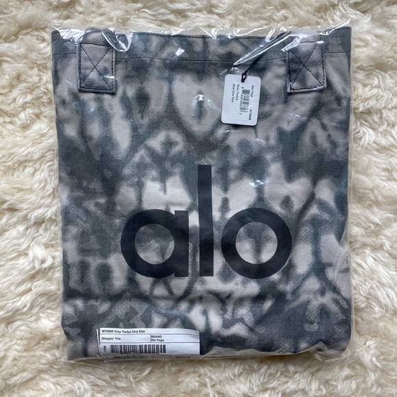 ALO Yoga | Bags | Alo Iconic Shopper Tote | Poshmark